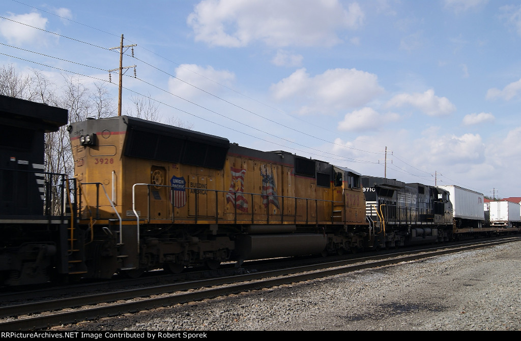 UP SD70M Wrailing on NS 213 - 4/2/2011